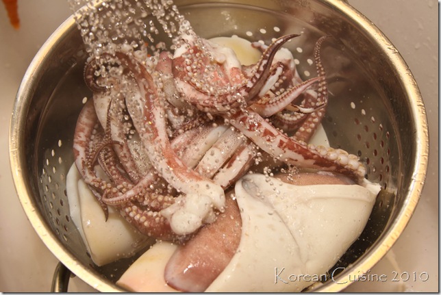 Korean Cuisine: Ojinguh Bokeum Version 2.0 - Squid Stir Fry - (오징어 볶음)